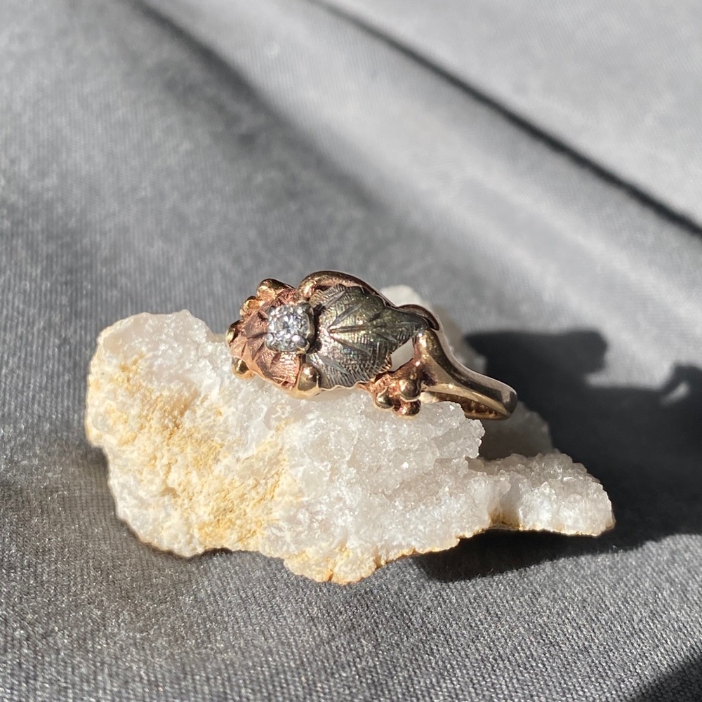 10k Landstroms Black Hills Gold And Diamond Ring - Gem